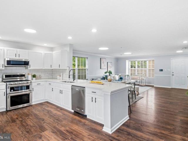 450 Renfro Ct, Glen Burnie, MD 21060