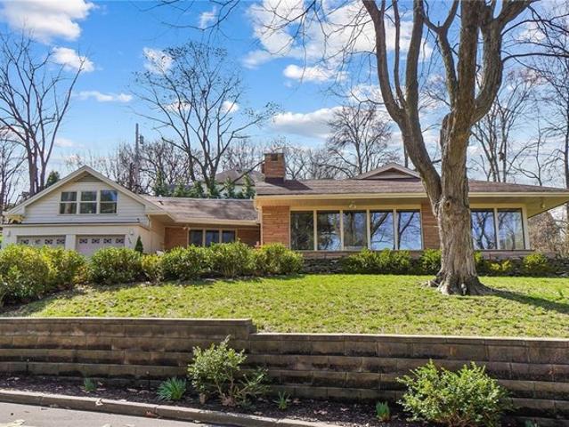 450 Ridgewood Ave, Oakwood, OH 45409