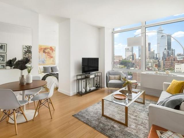 450 W 17th St Apt 2001, New York, NY 10011