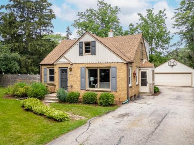 450 W Bradley Rd, Fox Point, WI 53217