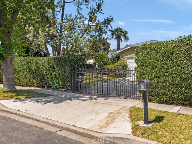 450 W Cromwell