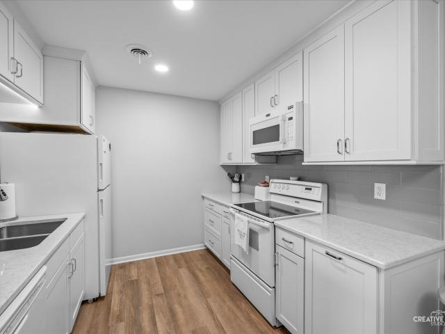 450 W Downer Place # 4C