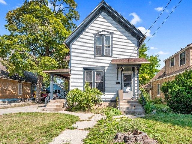 450 Villa St, Elgin, IL 60120