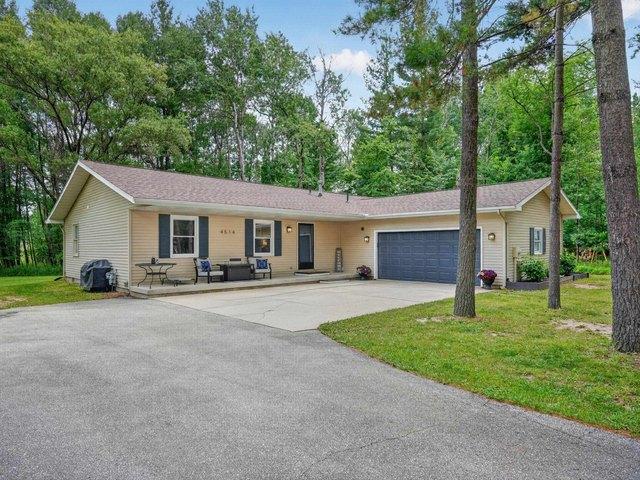 4514 W Salisbury Dr, Gladwin, MI 48624