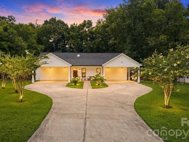 4515 Lindsay Ln, Matthews, NC 28105