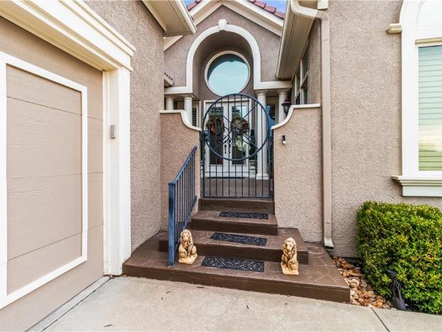 4517 NE Fairway Homes Drive