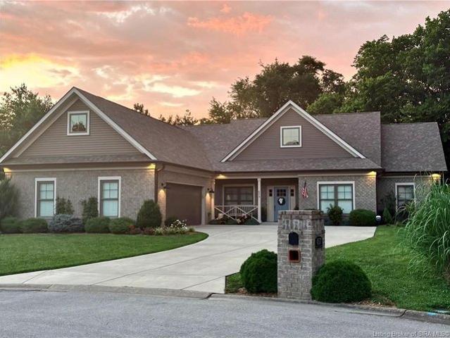 4517 Augusta National Dr, Floyds Knobs, IN 47119