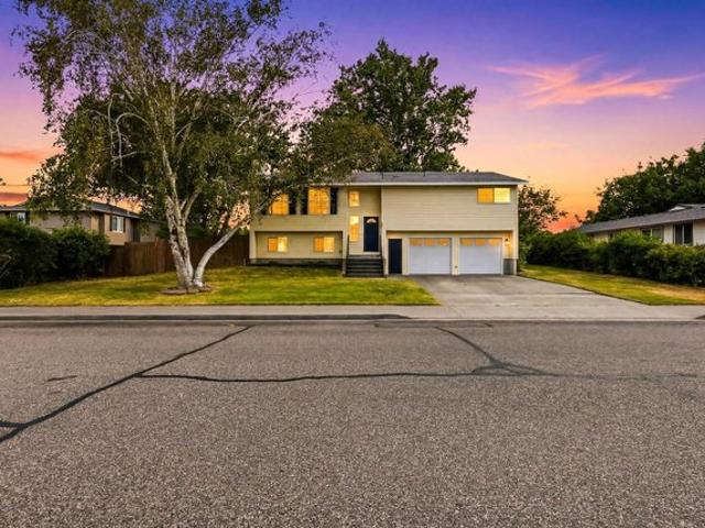 4517 W 14th Ave, Kennewick, WA 99338