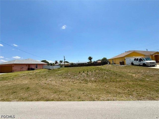 4517 7th St W, Lehigh Acres, FL 33971