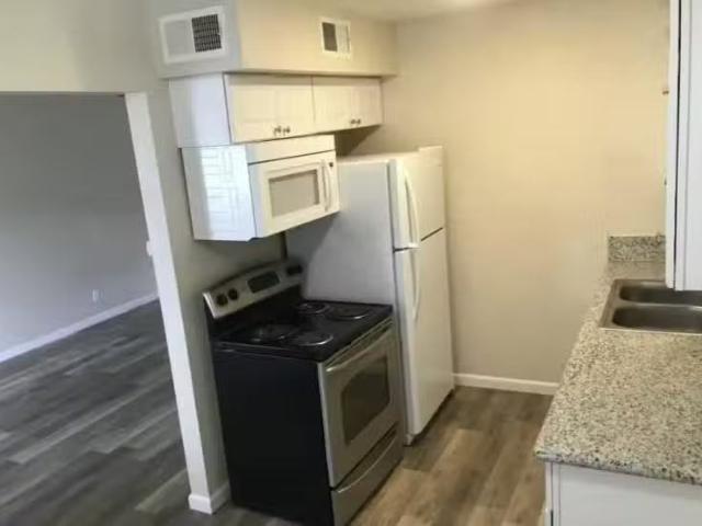 4518 E Fountain Way #102, Fresno, CA 93726