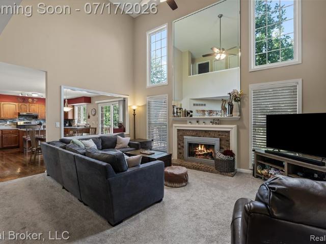45192 Thornhill Road