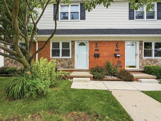 45197 Kensington St, Utica, MI 48317