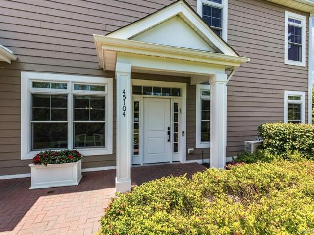 45104 Silver Birch Ln, Plainview, NY 11803