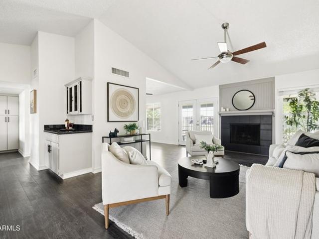 4510 W Continental Dr, Glendale, AZ 85308