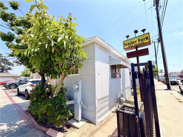 4511 Cecilia Street 25