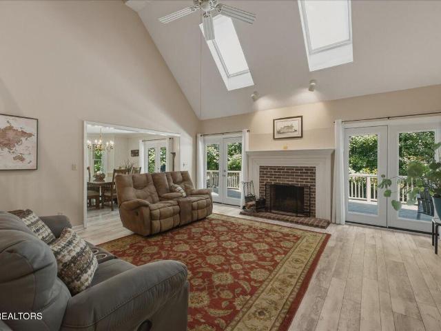 4511 Clinch View Lane