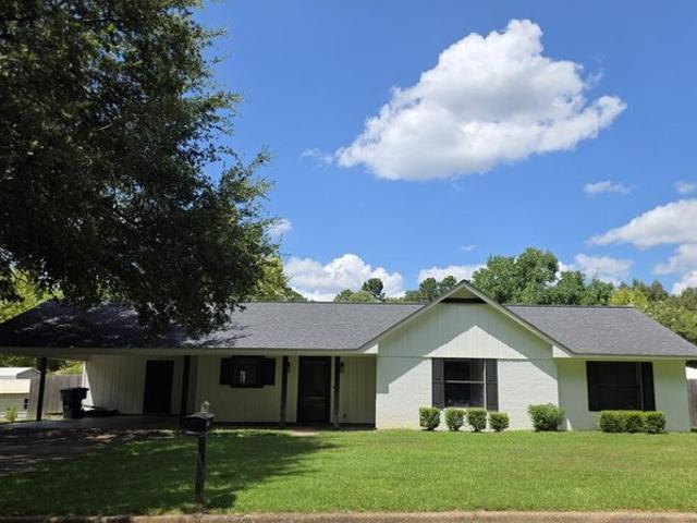 4511 Greenbrier Dr, Nacogdoches, TX 75961