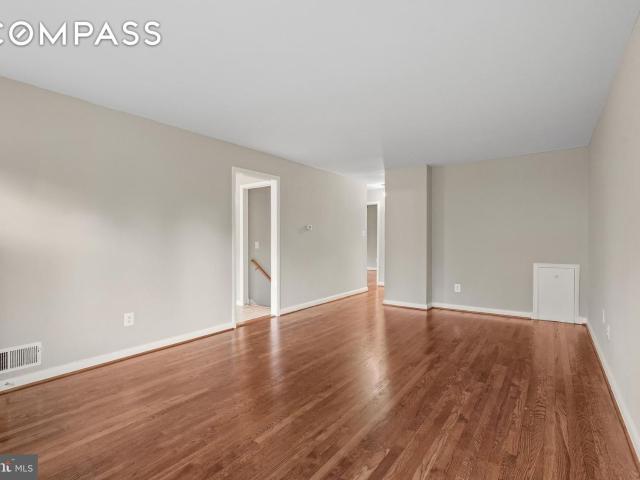 4511 Holmes Run Pkwy, Alexandria, VA
