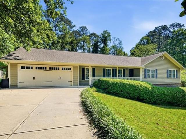 4512 Mountain Creek Dr NE, Roswell, GA 30075