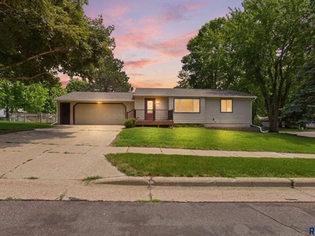 4512 S Drexel Dr, Sioux Falls, SD 57106