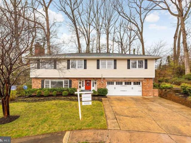 4512 33rd St N, Arlington, VA 22207