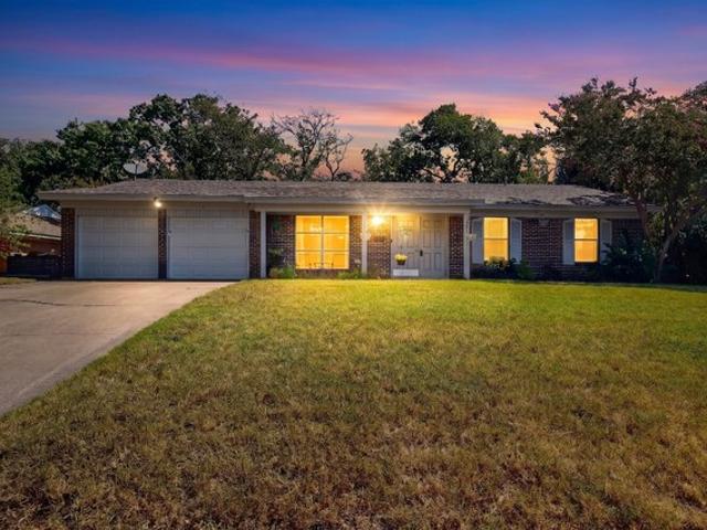 4513 Blue Lake Ct, Fort Worth, TX 76103