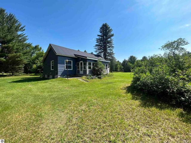 4513 Croy Lake Road, NE
