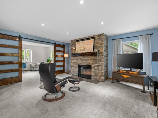 451 Crossroad Ct