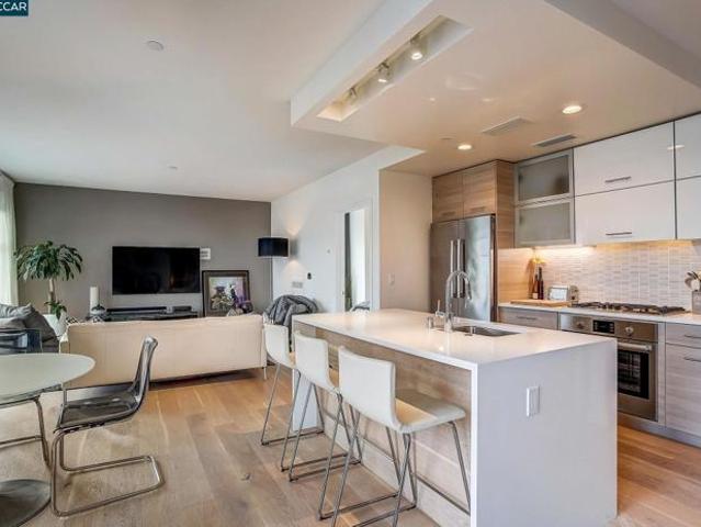 451 Donahue St #501, San Francisco, CA 94124