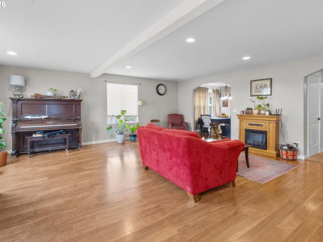 451 Oak Terrace