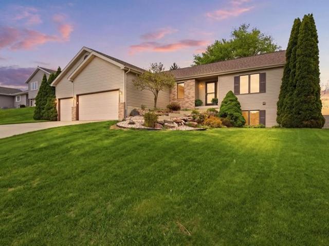 451 Oakwood Dr, Oregon, WI 53575