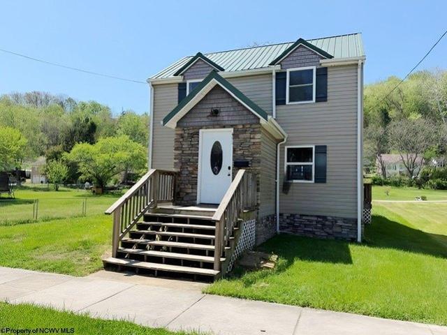 451 Maple Ave, Philippi, WV 26416