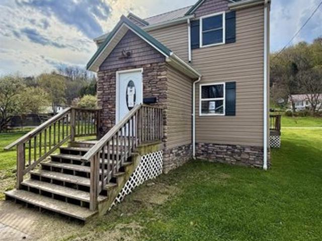 451 Maple St, Philippi, WV 26416