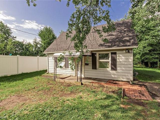 451 North St, Chardon, OH 44024