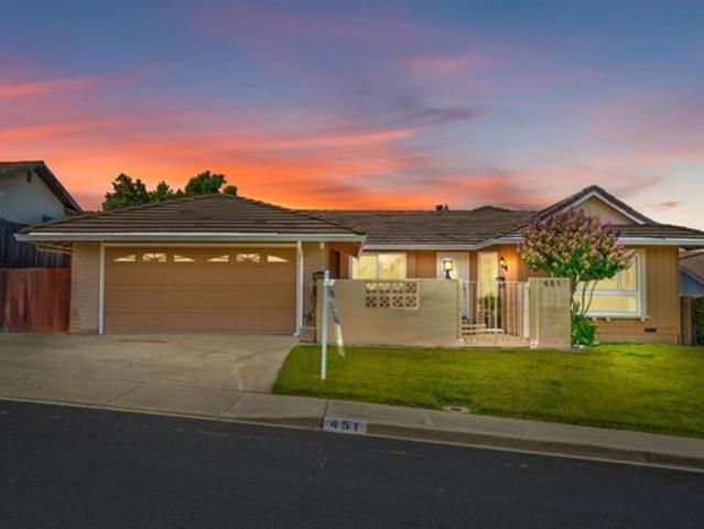 451 Sandstone Dr, Vacaville, CA 95688