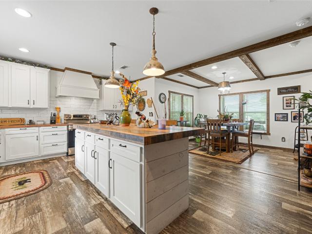 451 Private Road 1505