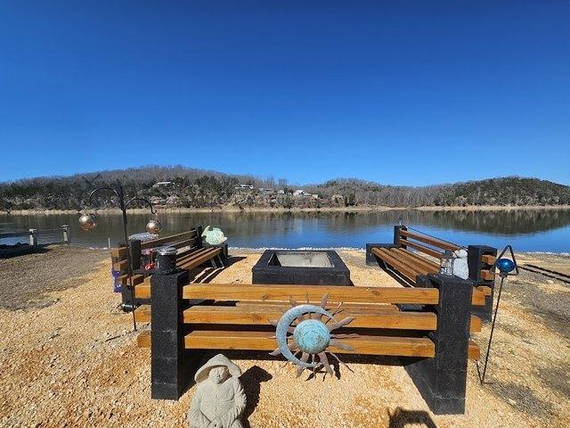 451 River Front Dr, Clifton, TN 38425