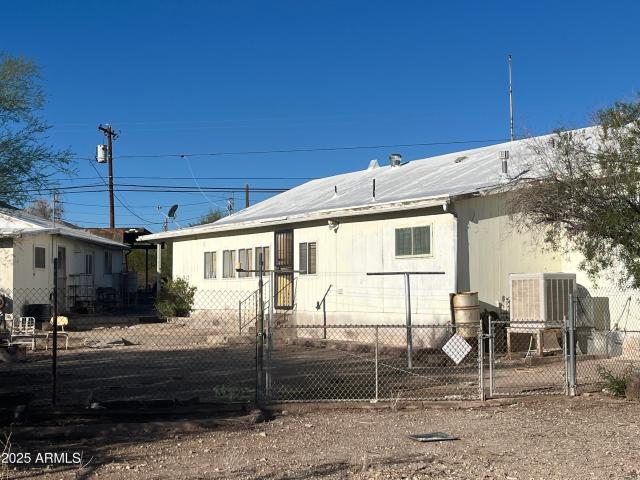 451 W 5TH Street