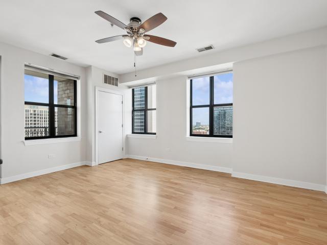 451 W Huron Street # 1501