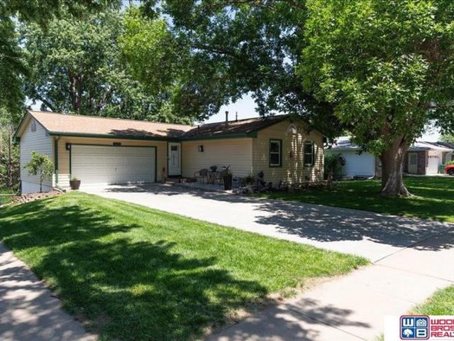 4524 Hallcliffe Rd, Lincoln, NE 68516