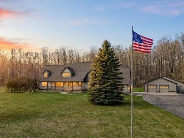 4524 Lacount Rd, Harbor Springs, MI 49740