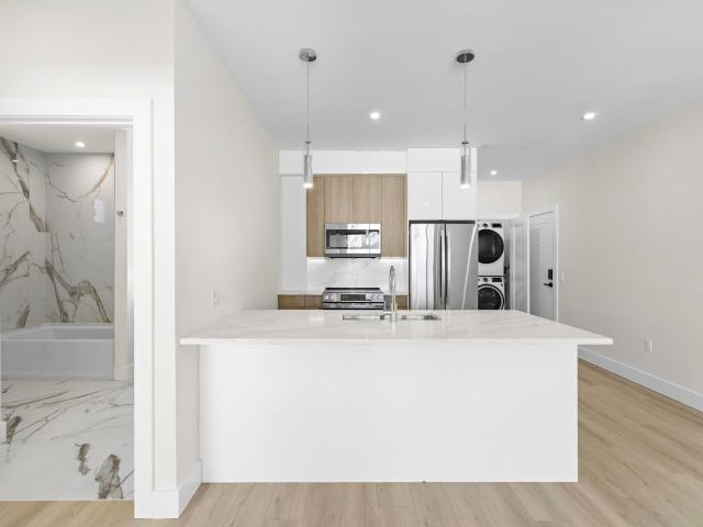 4525 Bergenwood Ave # 207