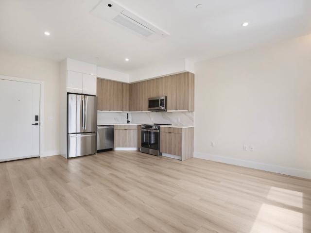 4525 Bergenwood Ave # 207