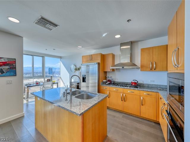 4525 Dean Martin Drive 2806
