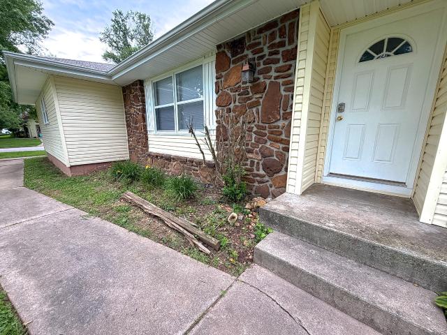 4525 S Farm Road 137