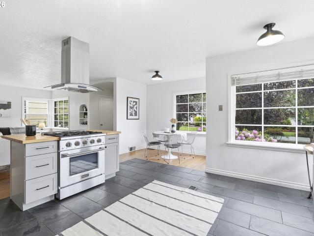 4526 ne oregon st
