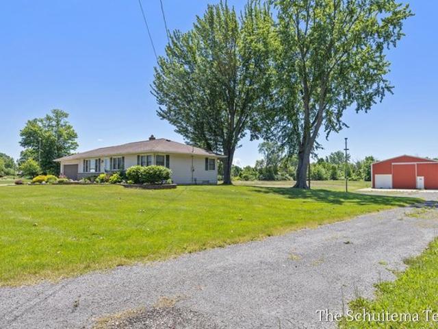 4526 Bauer Rd, Hudsonville, MI 49426
