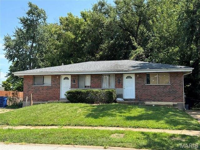 4526 Country Ln, Saint Ann, MO 63074