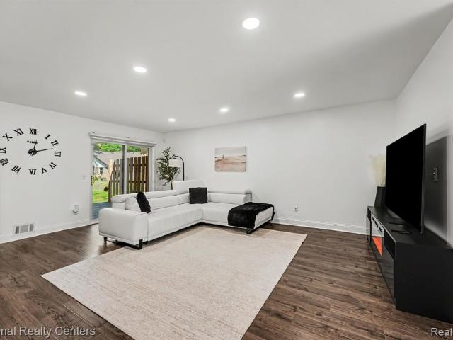45277 Universal Court