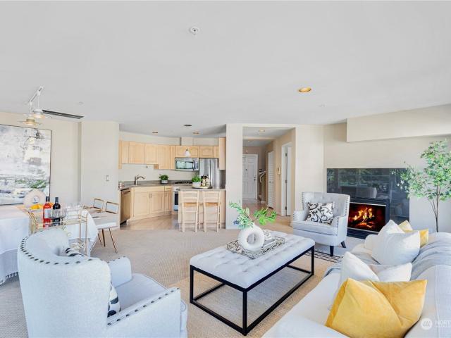 4528 8th avenue ne 5c, seattle, us, wa